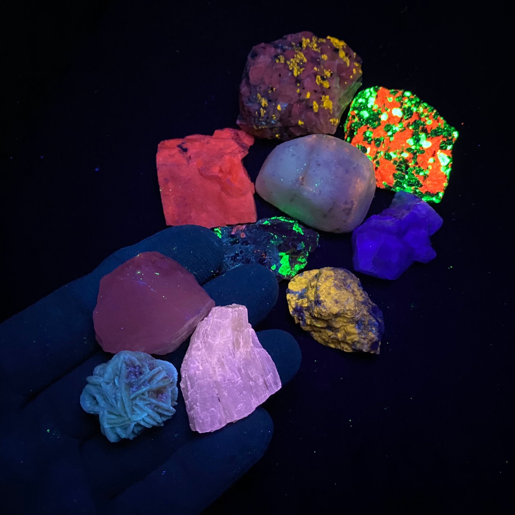 10 Fluorescent Mineral Bundle / Set - Shortwave and Longwave Mix of S/M ...