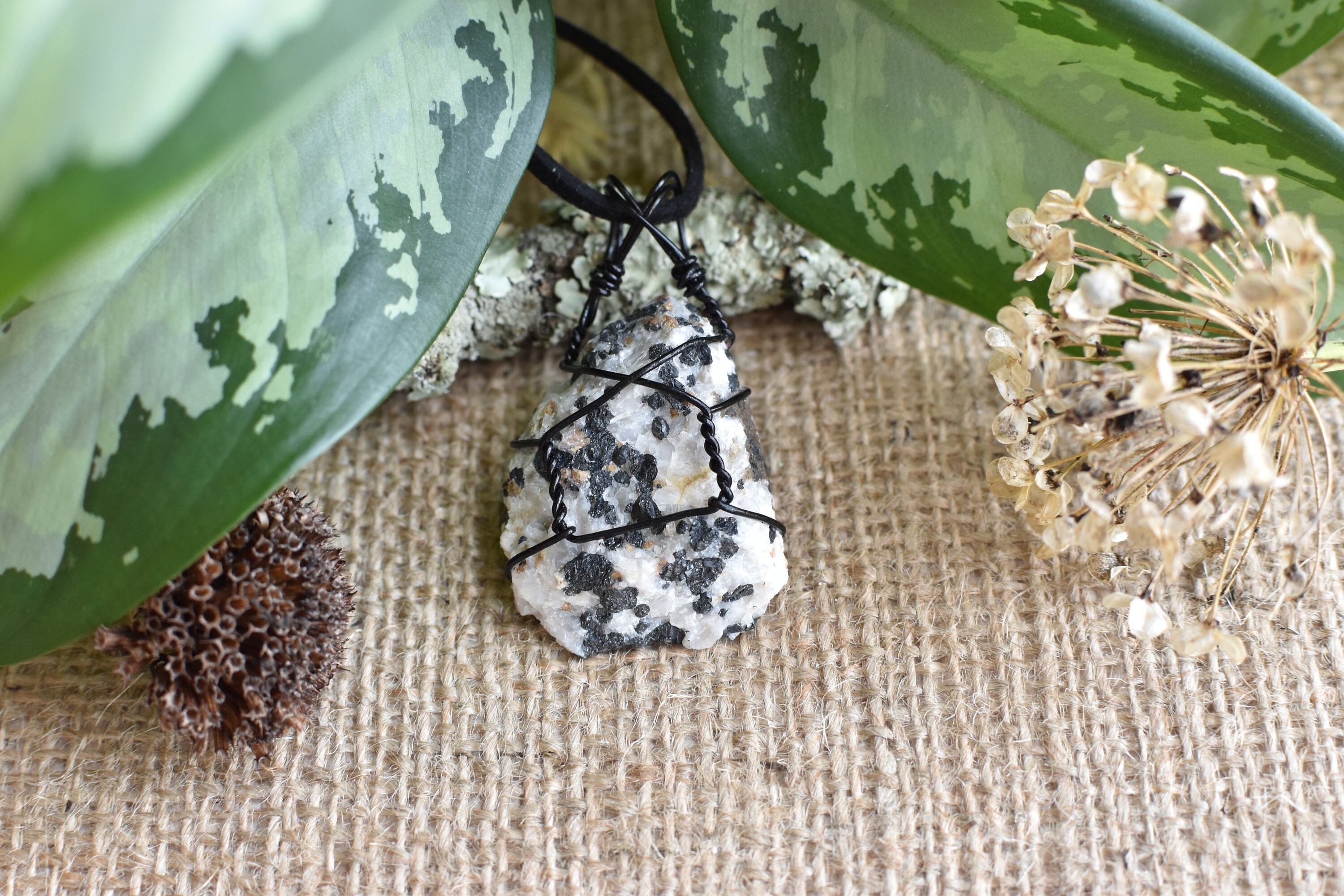 Fluorescent calcite, willemite and franklinite necklace, wirewrapped ...