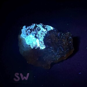 Blue FLUORESCENT SCHEELITE From Old Mine Park, Long Hill, Trumbull ...
