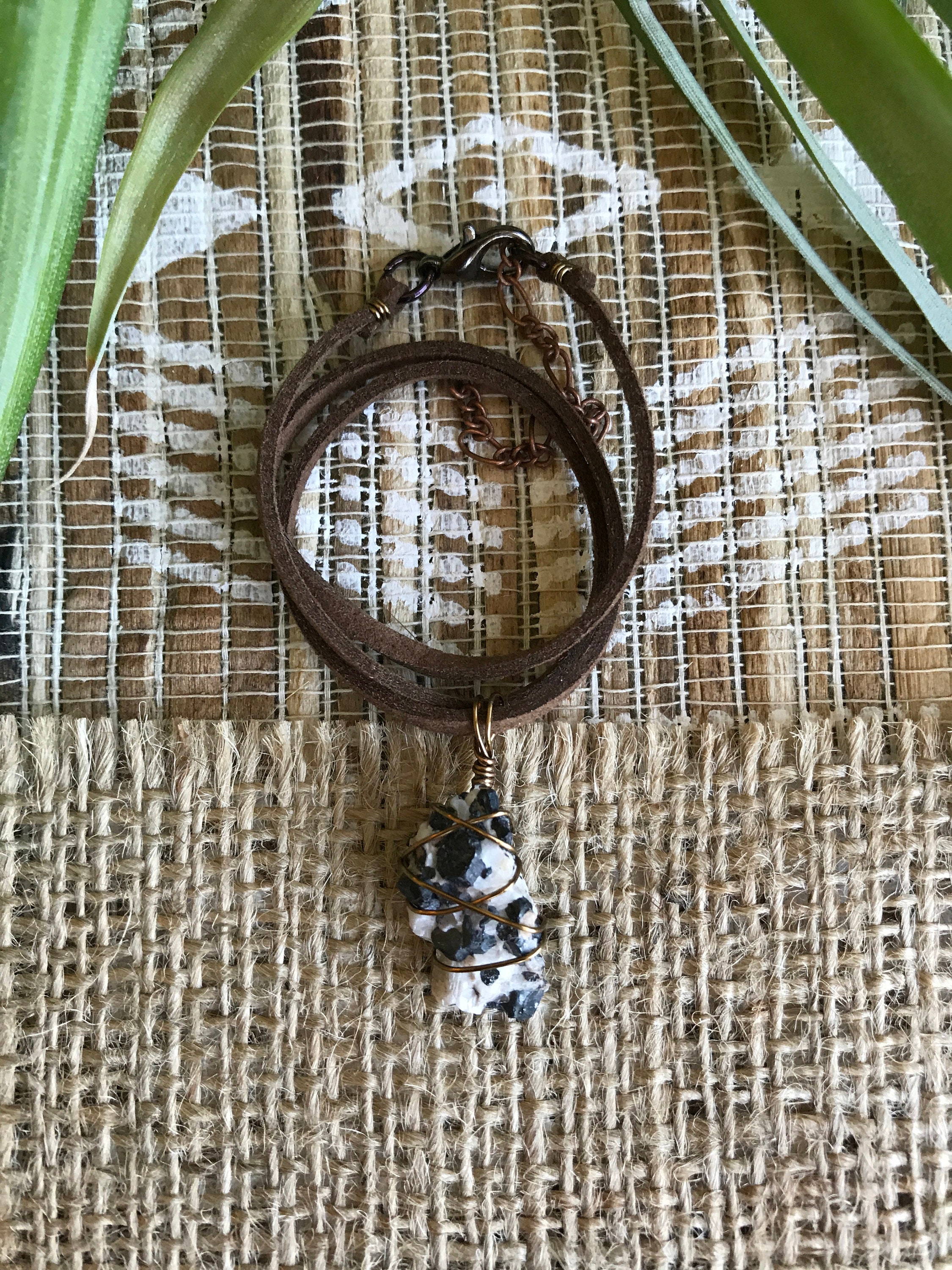 Fluorescent calcite, willemite and franklinite choker, wirewrapped ...