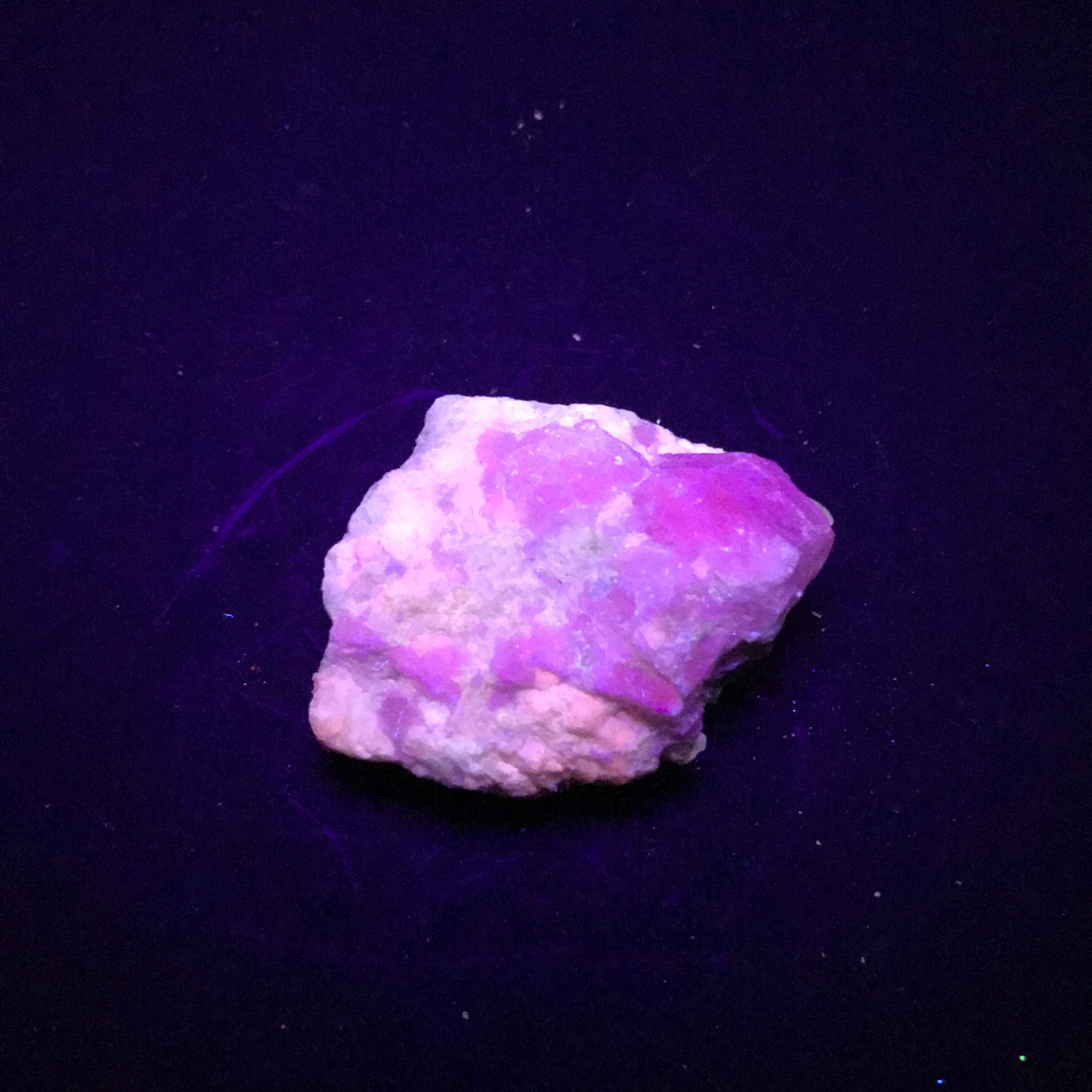 RARE Fluorescent HACKMANITE and Richterite.tenebrescent - Etsy
