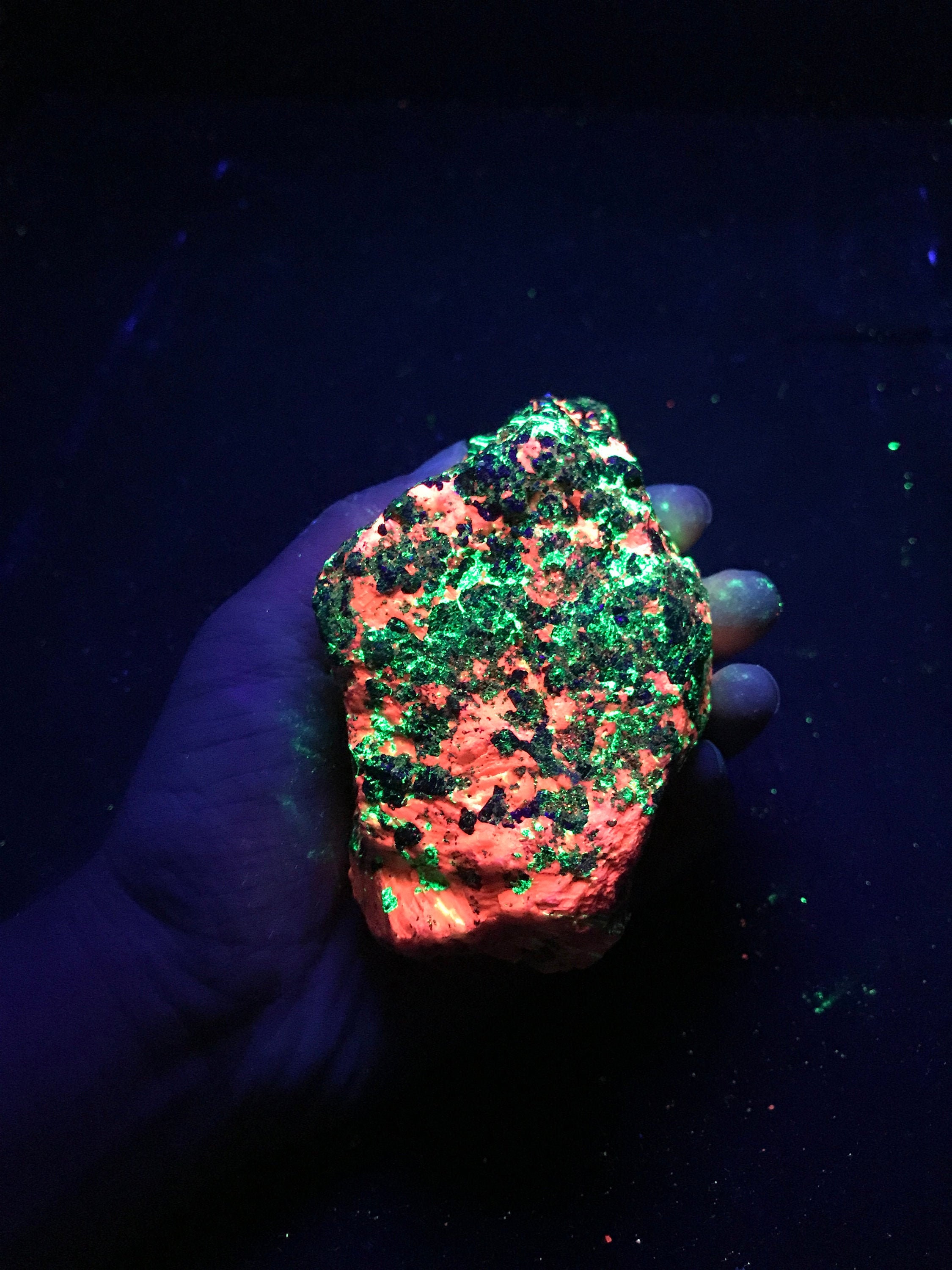 Fluorescent willemite, calcite, zincite, franklinite, with some ...