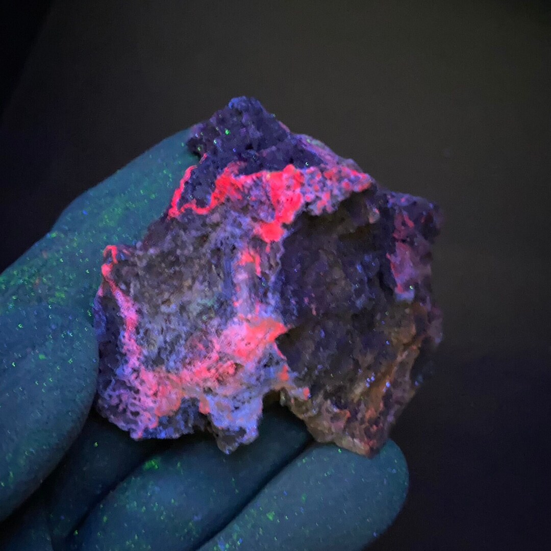 Fluorescent Rare Smithsonite and Hydrozincite. Shortwave SW 254nm UV Light Fluorescence. Nelly ...