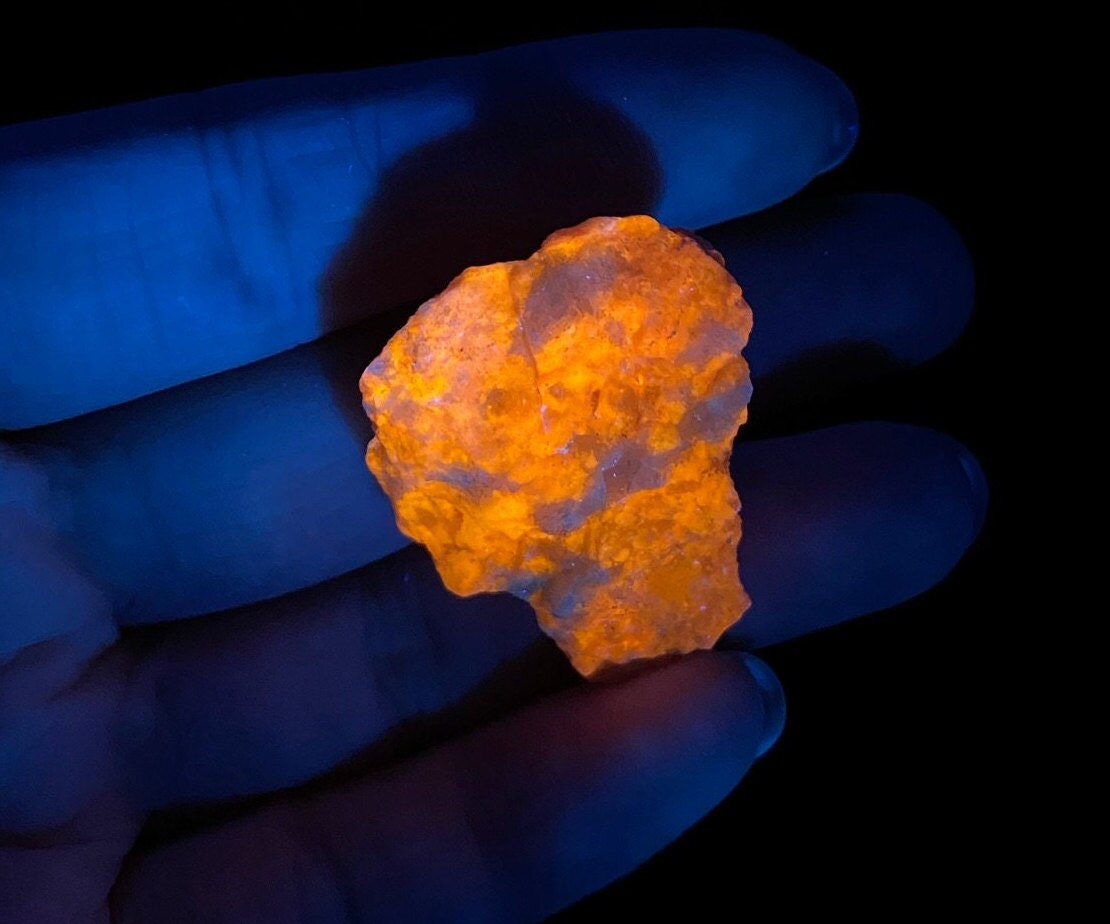 RARE Fluorescent HACKMANITE and Richterite.*Tenebrescent* Rough unique ...