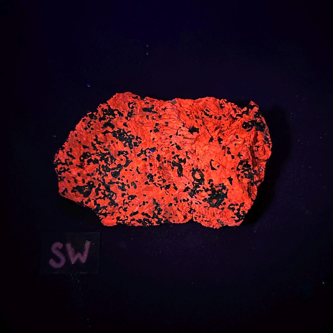 Fluorescent Calcite and Franklinite. Sw/mw/lw Fluorescence. Hamburg ...