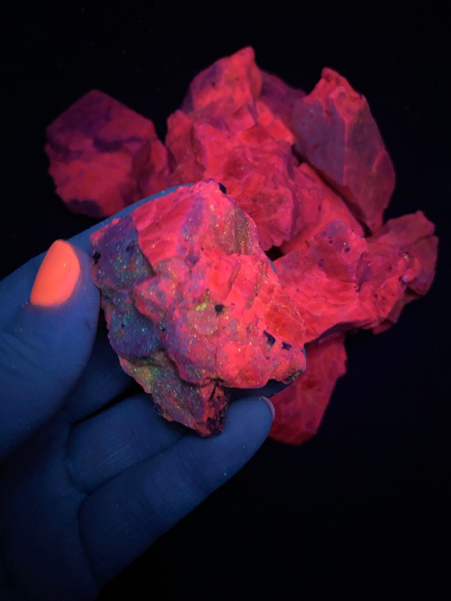 One FLUORESCENT salmon CALCITE crystal. MEDIUM - Sterling Hill Mine ...