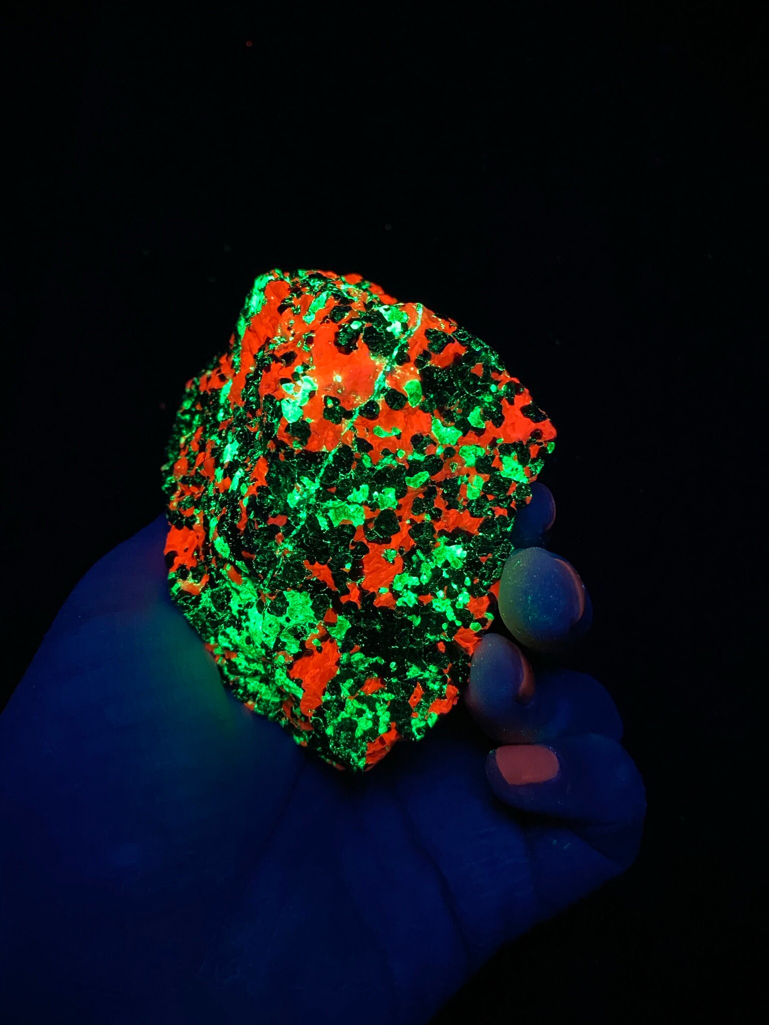 Super Fluorescent WILLEMITE, CALCITE, zincite and franklinite specimen ...