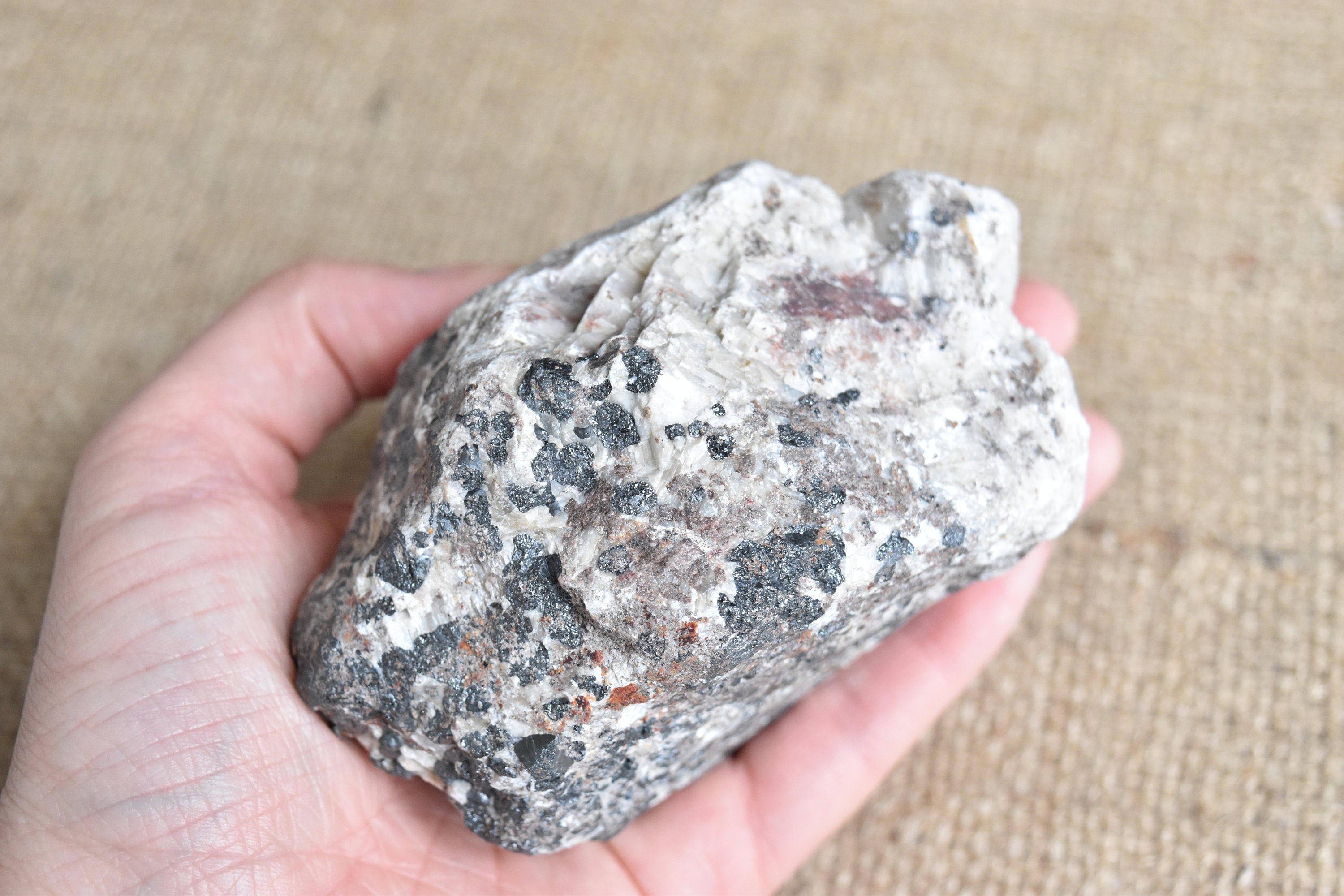 Fluorescent willemite, calcite, zincite, franklinite, with some ...