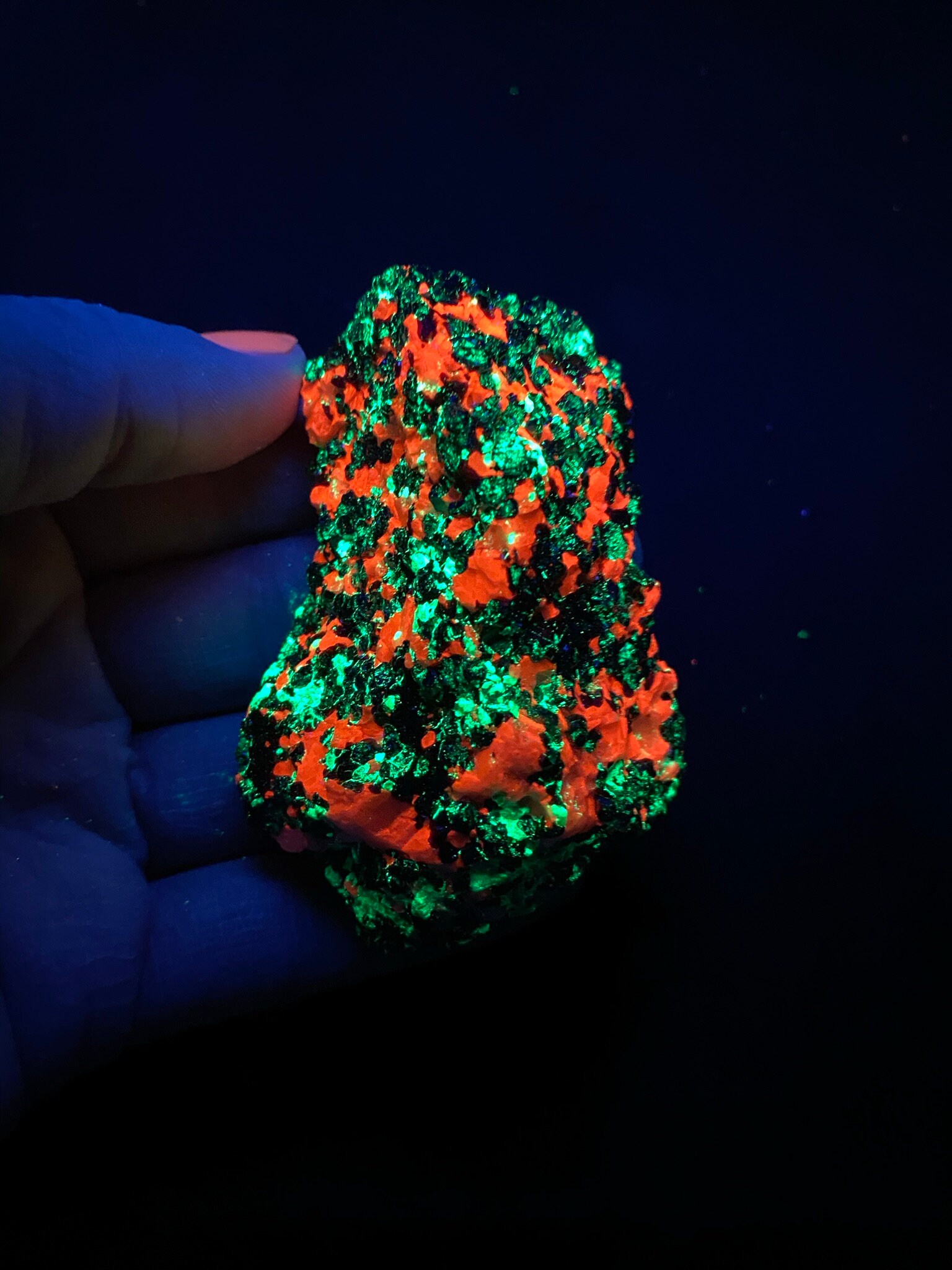 Super Fluorescent WILLEMITE, CALCITE, zincite and franklinite specimen ...