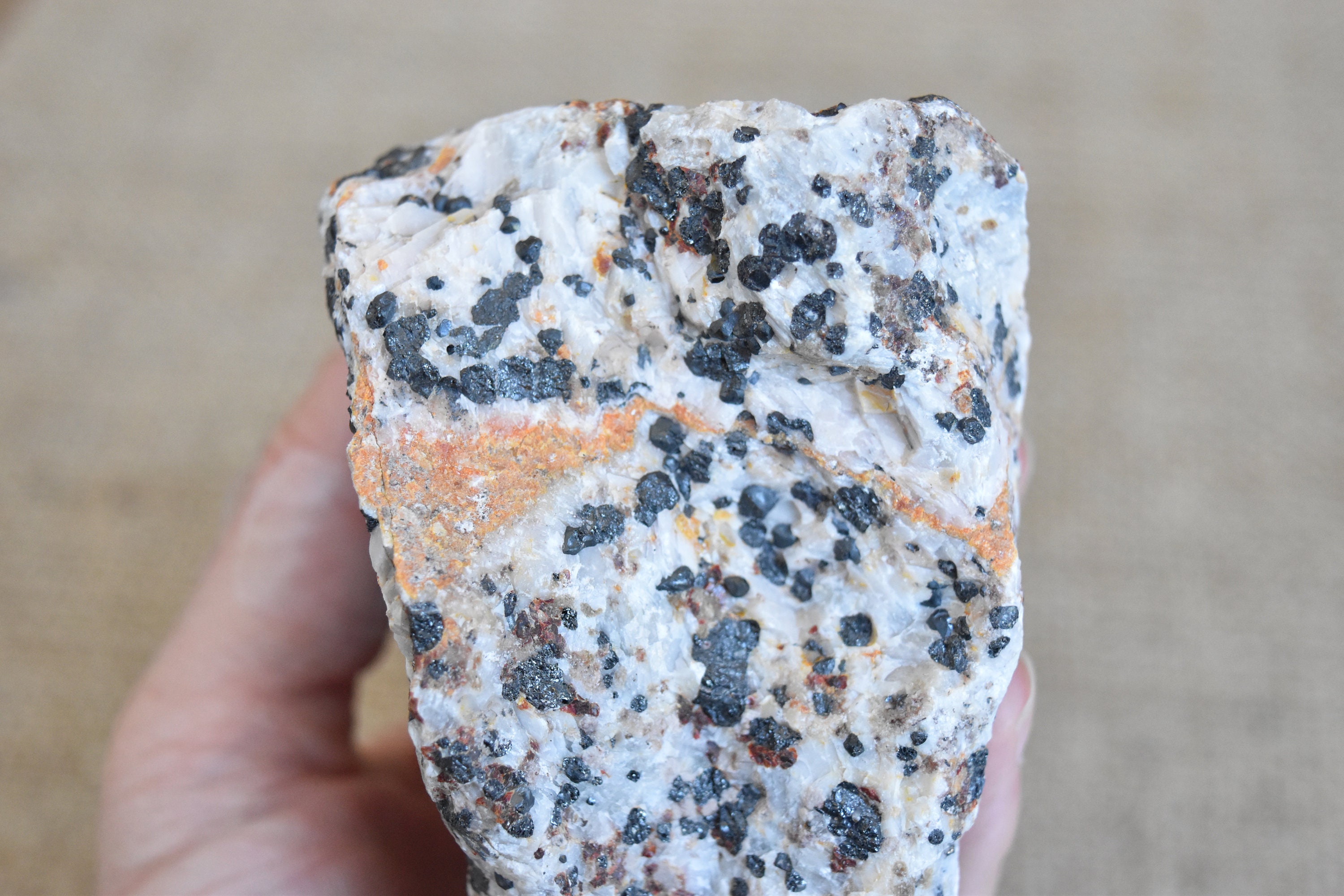 Fluorescent willemite, calcite, zincite, franklinite, with some ...