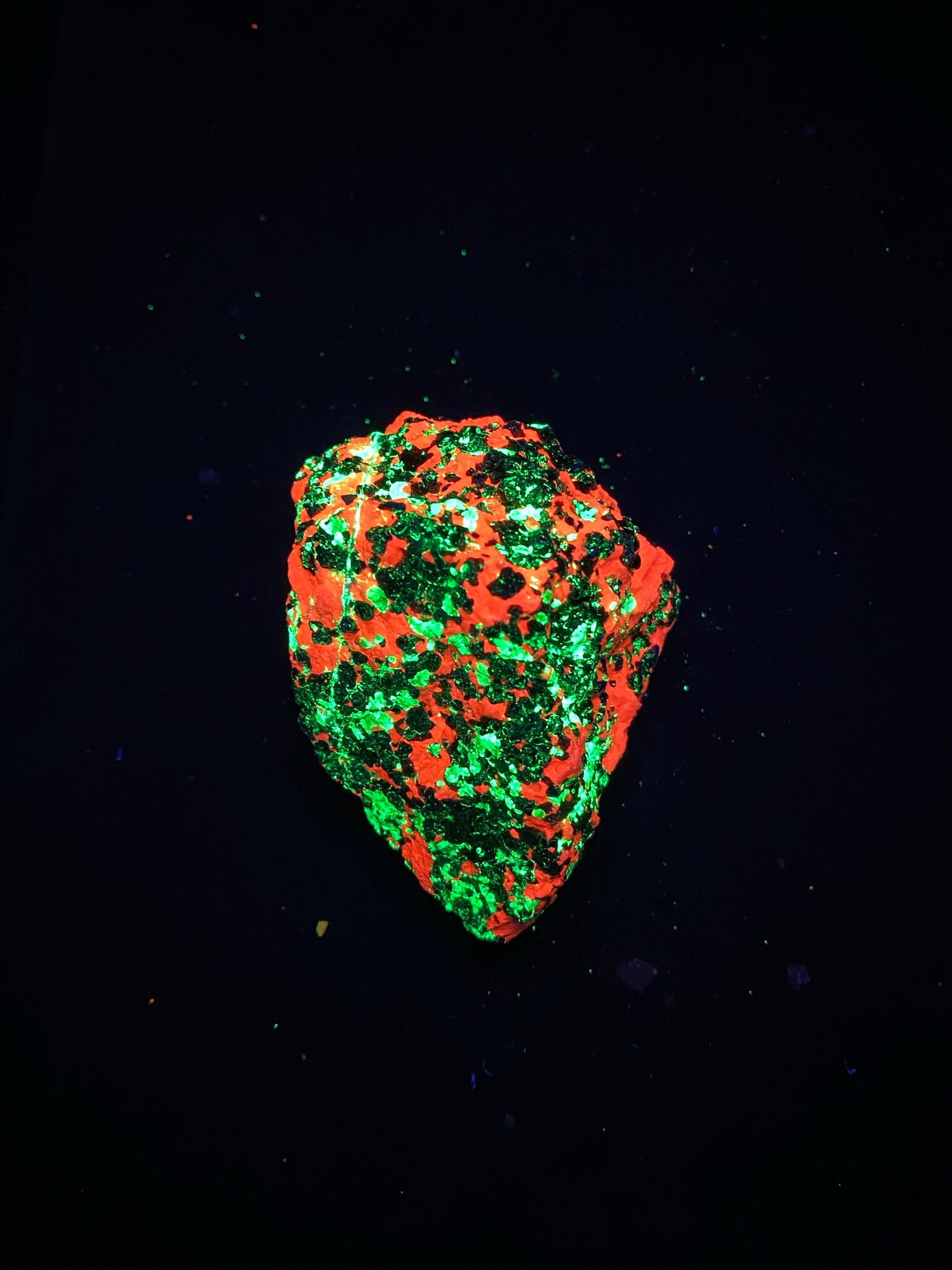 Super Fluorescent WILLEMITE, CALCITE, zincite and franklinite specimen ...