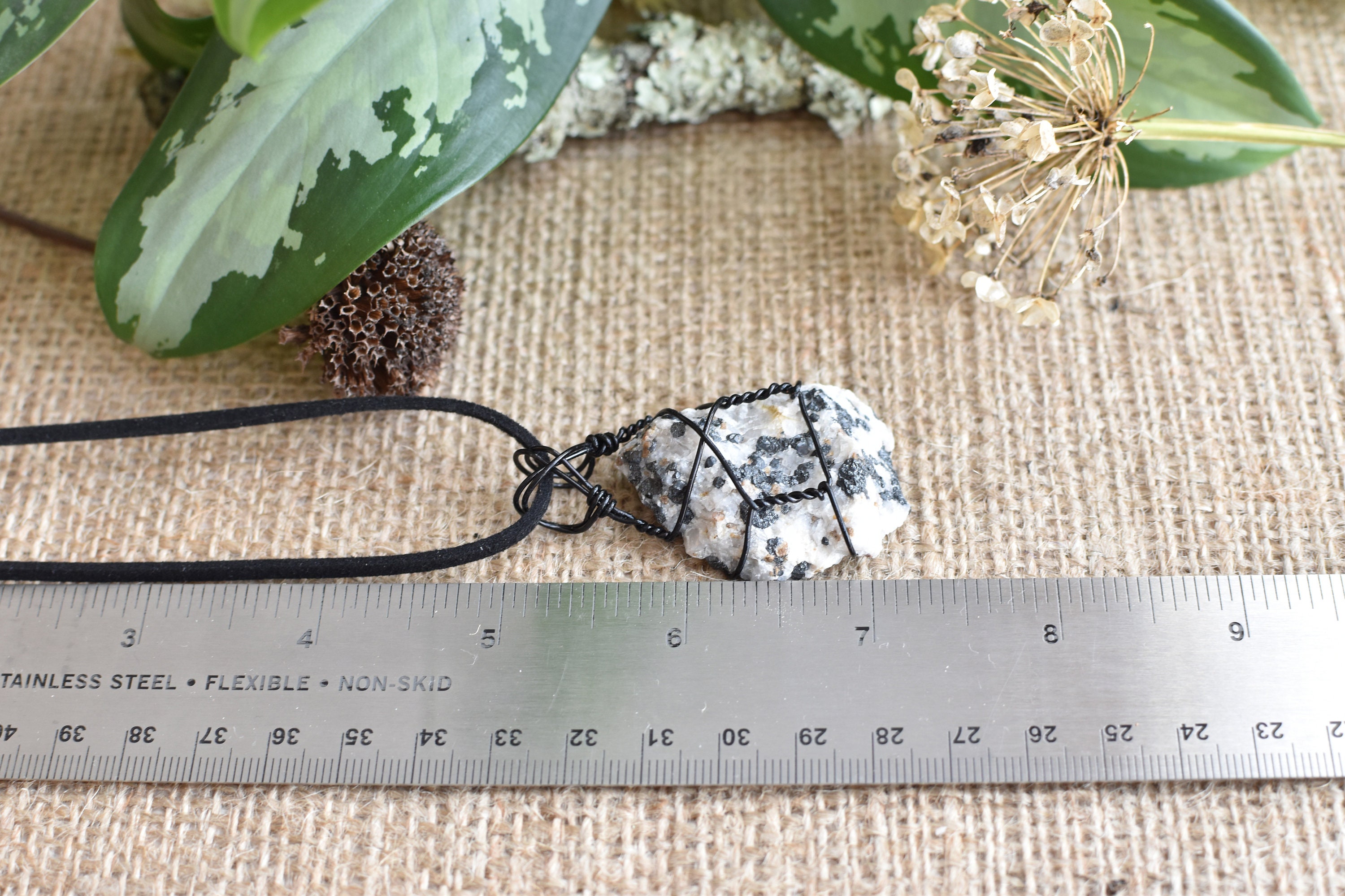 Fluorescent calcite, willemite and franklinite necklace, wirewrapped ...