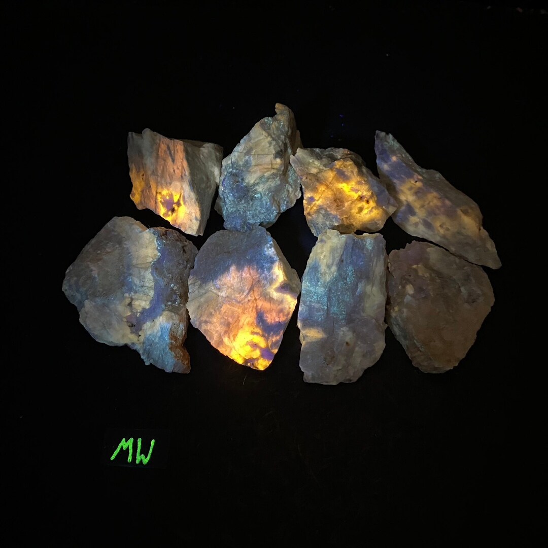 ONE (x1) Fluorescent Scapolite and Prehnite Specimen From Saint Michel ...