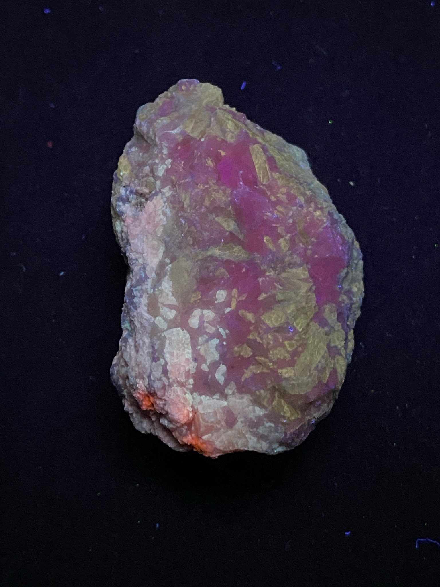 RARE Fluorescent HACKMANITE and Richterite.*Tenebrescent* Rough unique ...