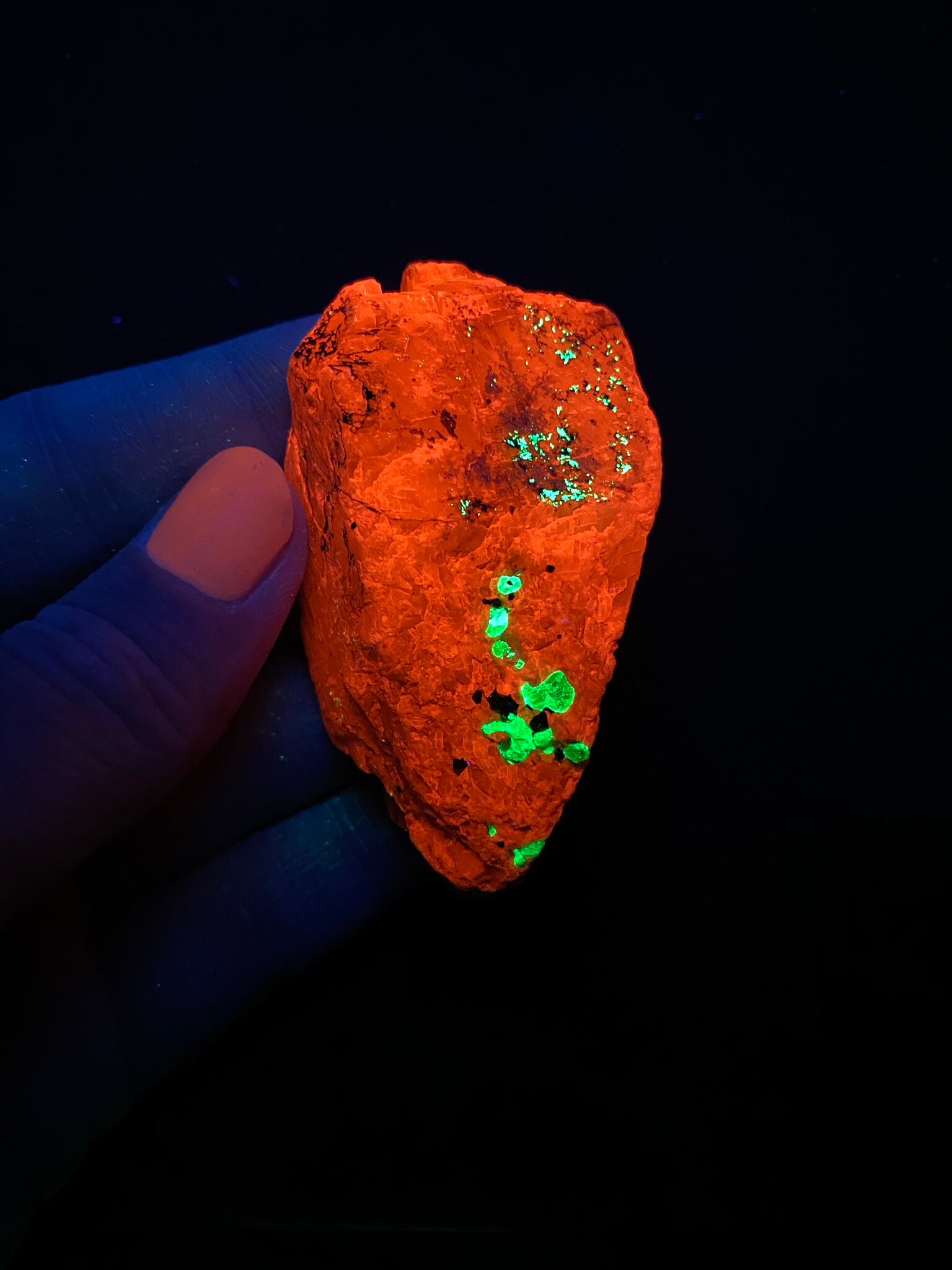 Super Bright CALCITE, WILLEMITE, and Franklinite specimen. UV ...