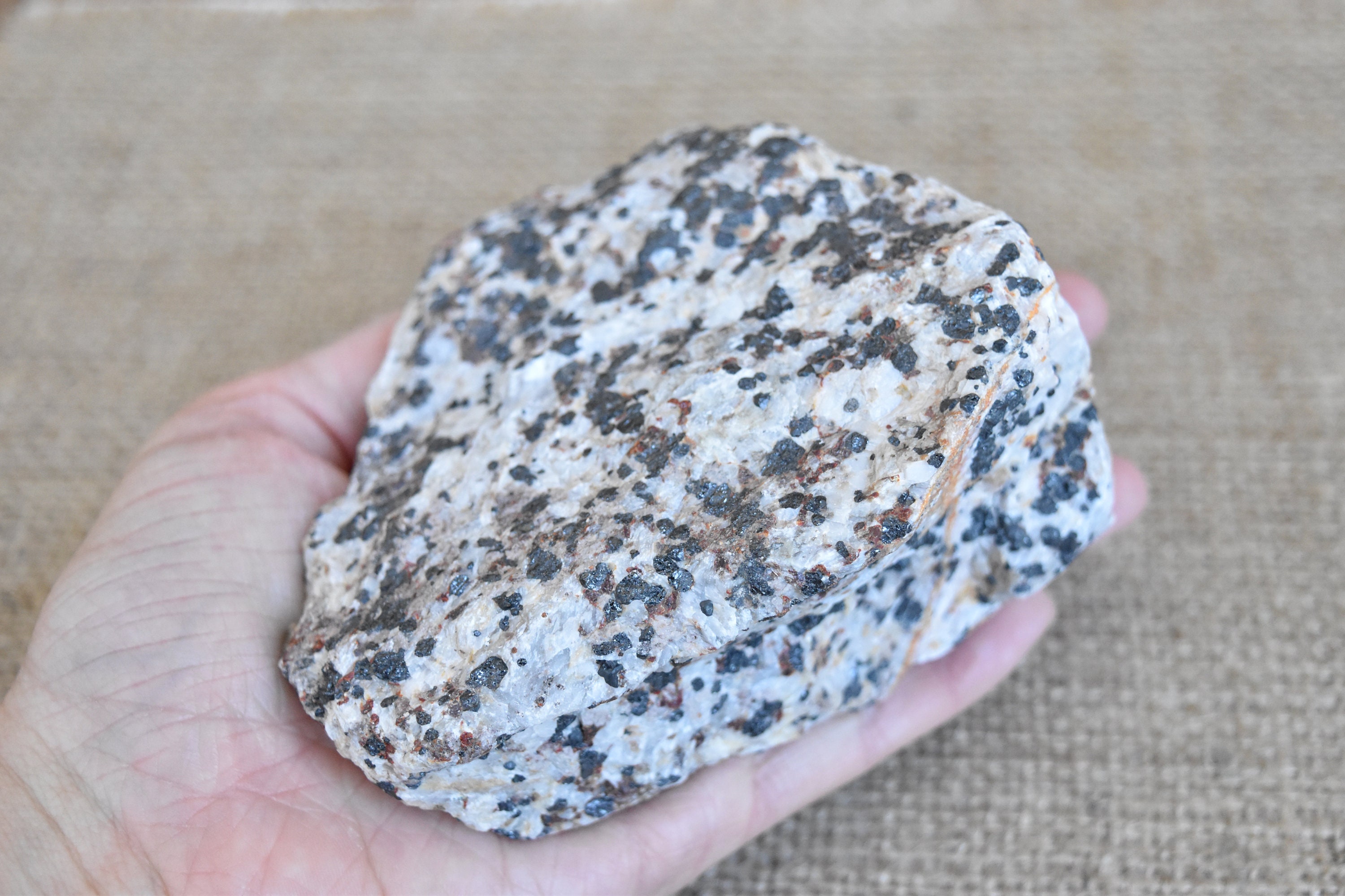 Fluorescent willemite, calcite, zincite, franklinite, with some ...