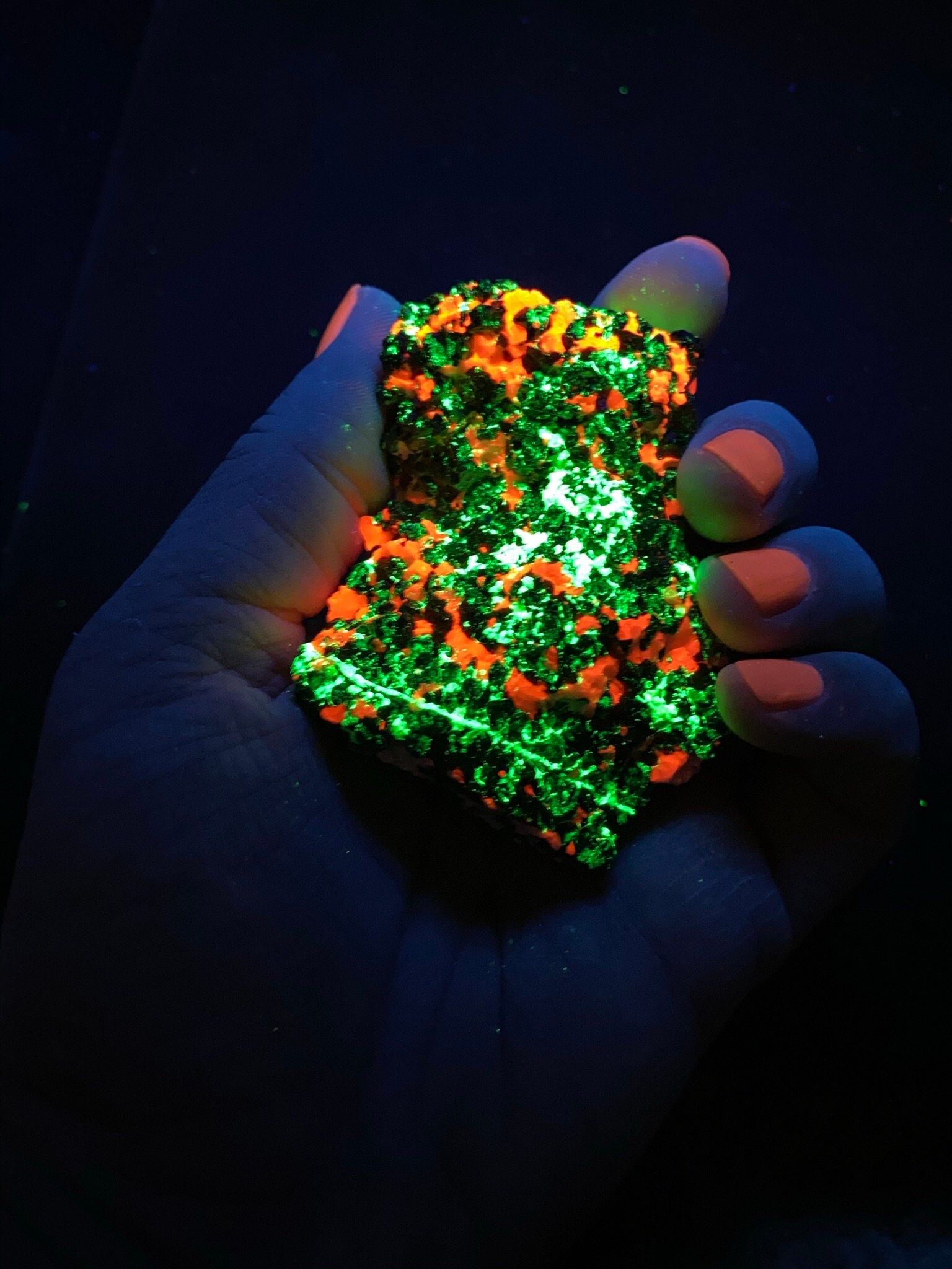 Super Fluorescent WILLEMITE, CALCITE, zincite and franklinite specimen ...