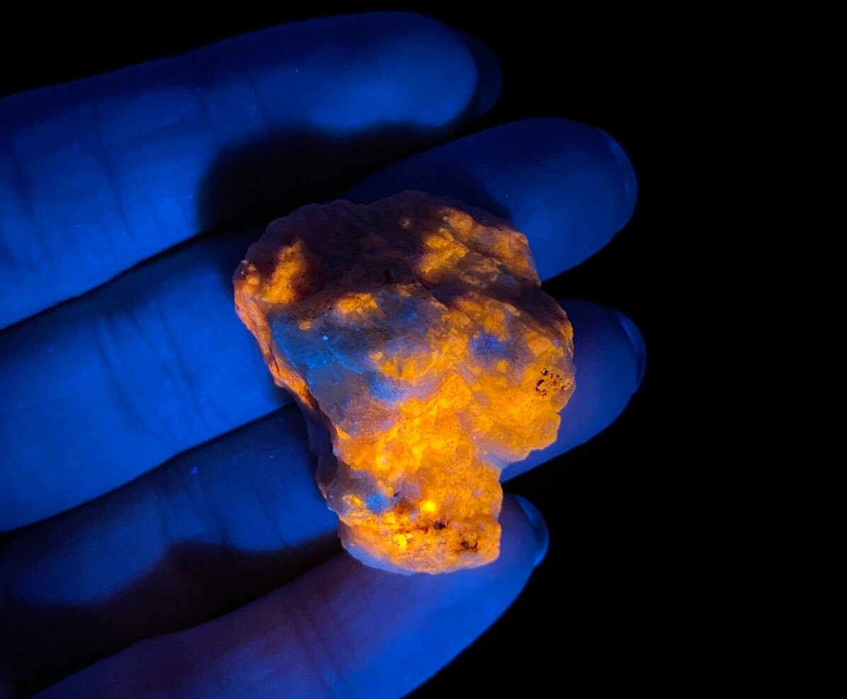 RARE Fluorescent HACKMANITE and Richterite.*Tenebrescent* Rough unique ...