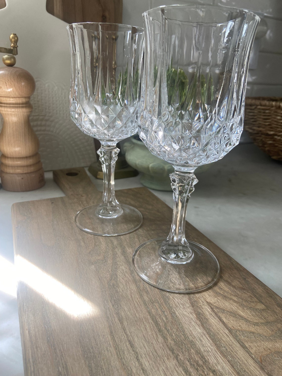 Pair of Beautiful Wine Glasses - Etsy