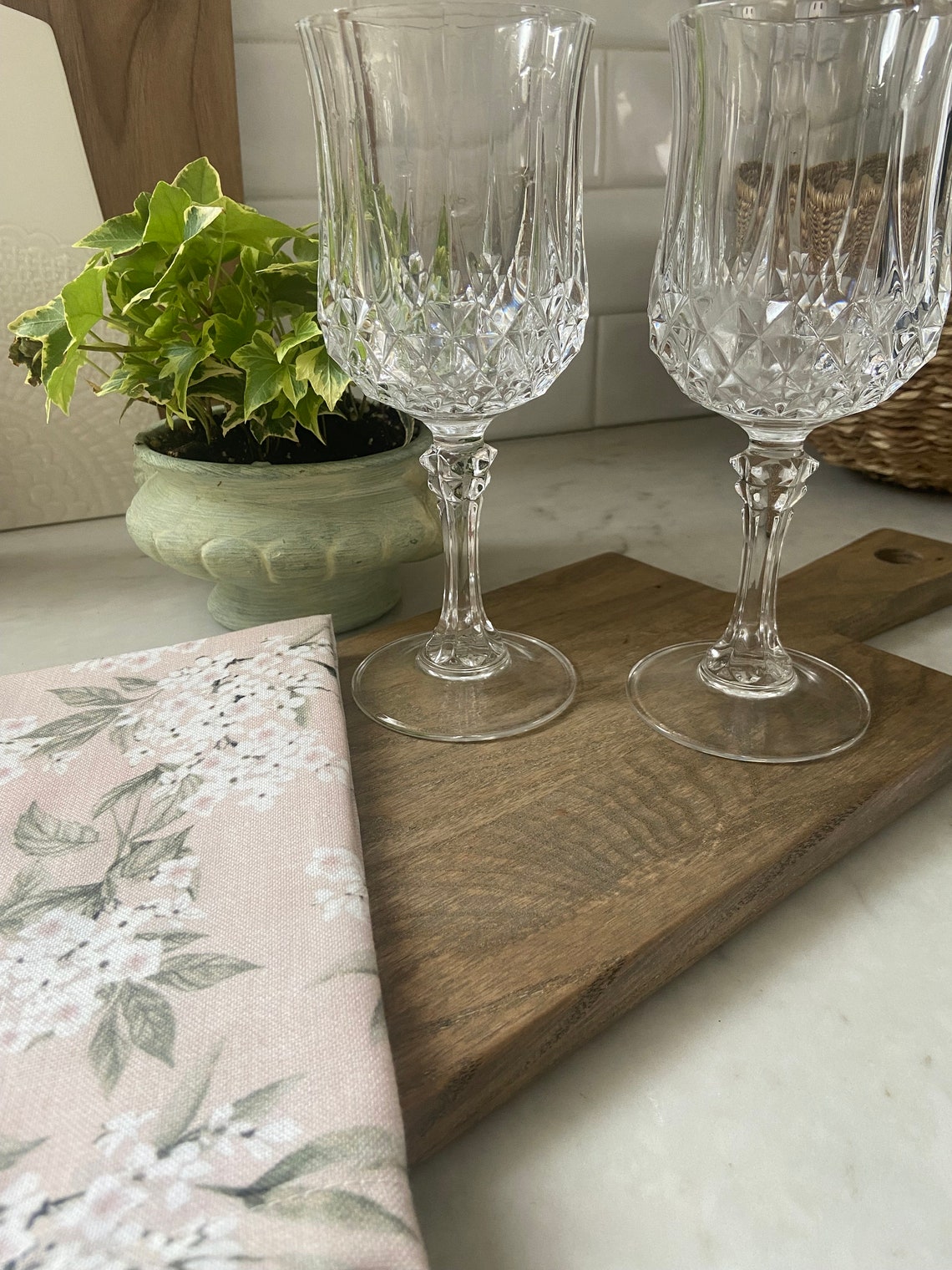 Pair of Beautiful Wine Glasses - Etsy
