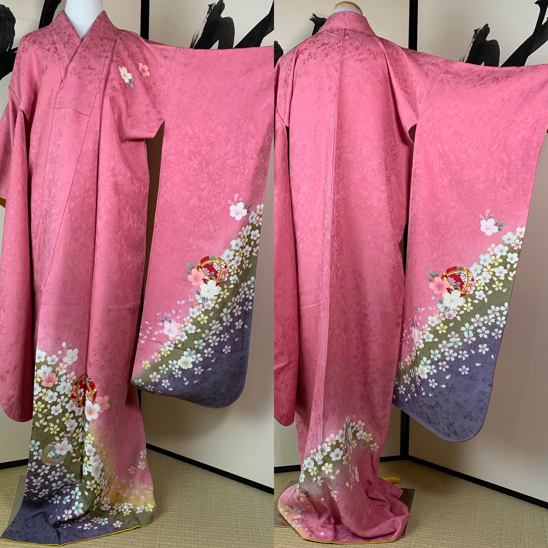Kimono / Japanese Very Elegant and Cute Pink Furisode Vintage / Dress ...