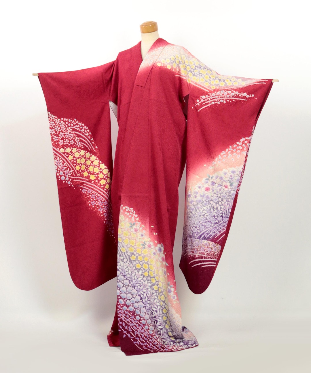 Kimono / Japanese Elegant Red Furisode Sakura Patterns Yuzen Dyeing ...