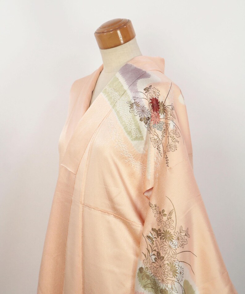 Kimono / Elegant Tsukesage Shibori and Embroidered Gosho-guruma Motifs ...