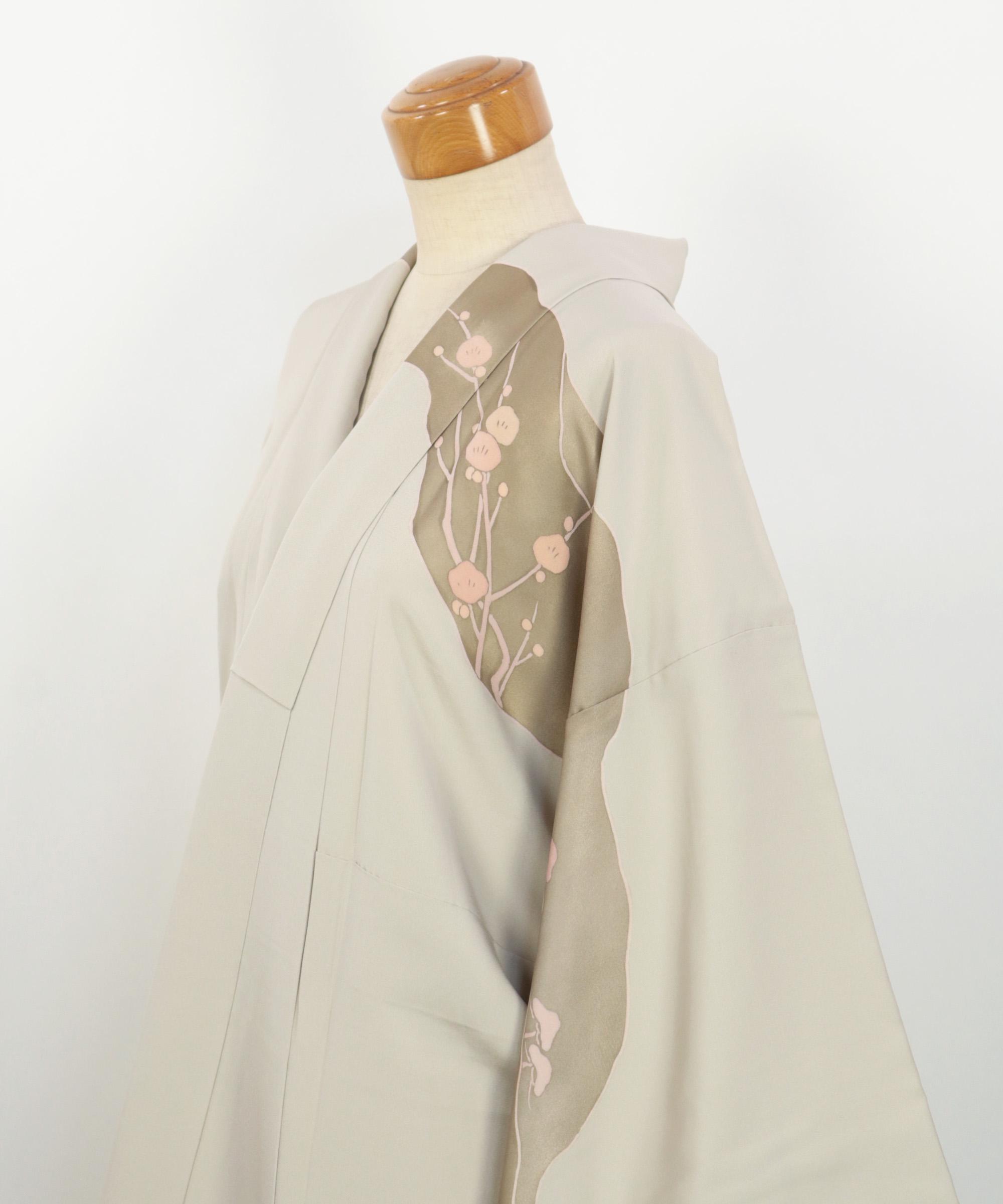 Kimono / Elegant Silk Homongi With Gold Michinaga and Floral Motifs ...