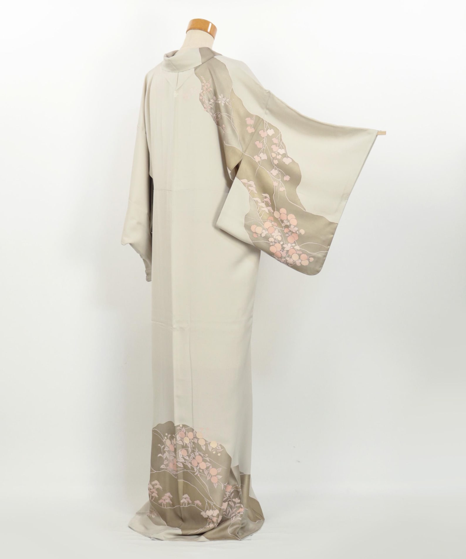 Kimono / Elegant Silk Homongi With Gold Michinaga and Floral Motifs ...