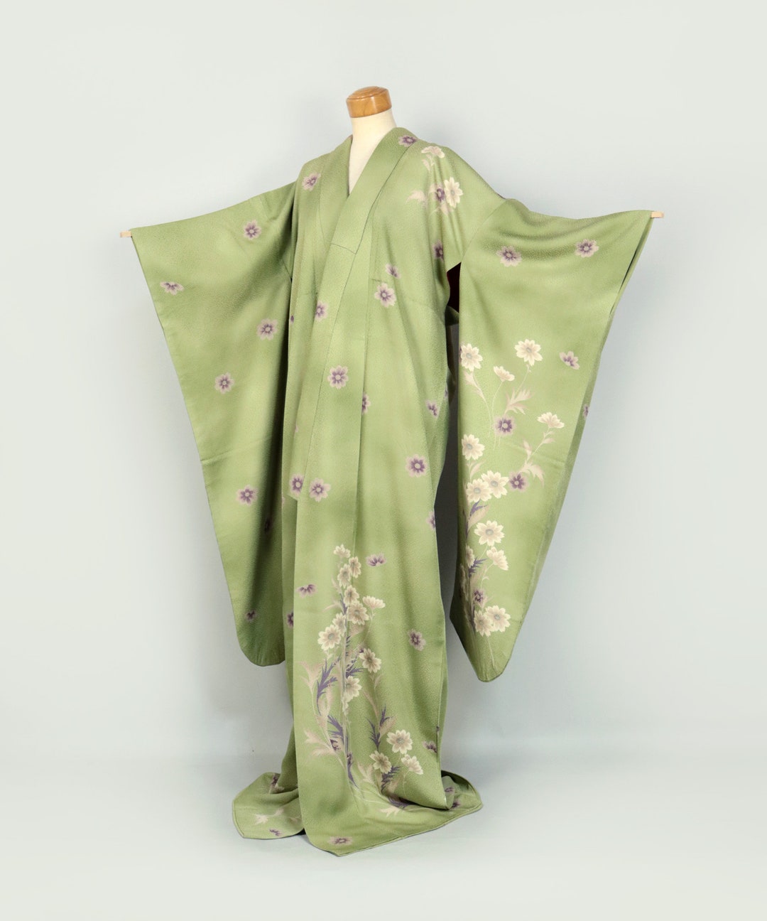 Kimono / Elegant Floral Patterns Japanese Vintage Furisode / Dress ...