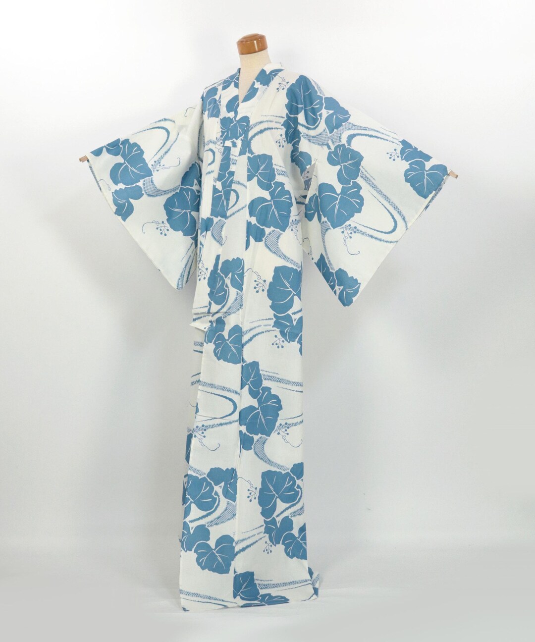 Kimono / Elegant White Yukata Flowing Ivy and Water Motif 100% Cotton ...