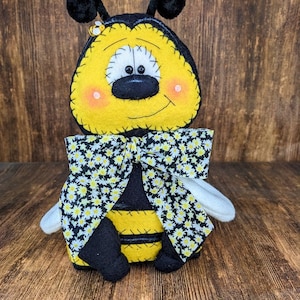 Busy Bee - Bumble Bee Decor - Primitive Bee - Spring Decor - Wreath ...