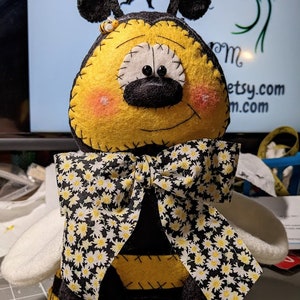 Busy Bee - Bumble Bee Decor - Primitive Bee - Spring Decor - Wreath ...