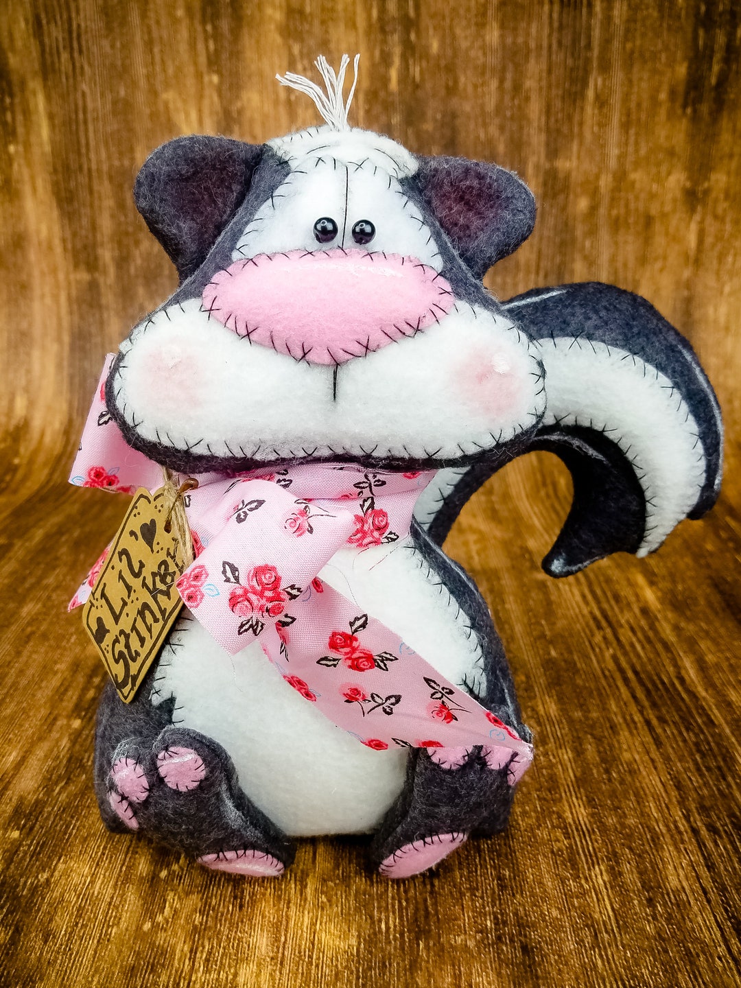 Little Stinker - Skunk Decor - Skunk Designs - Primitive Skunk ...