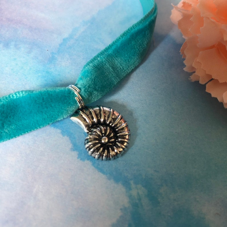 Disney Descendants Inspired Uma Shell Velvet Choker Necklace - Etsy