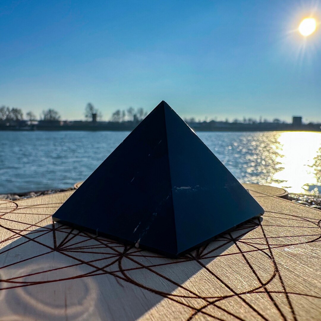 Magical Black Onyx Crystal Pyramid, Amazing Black Onyx Sacred Geometry ...