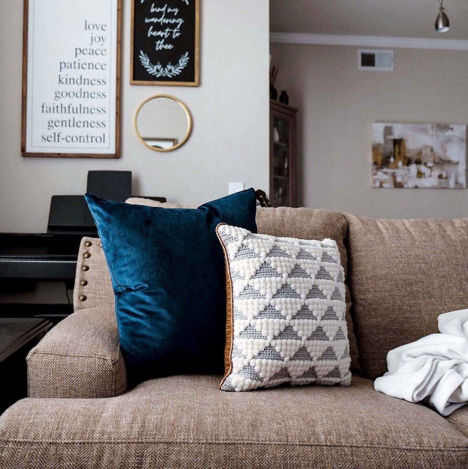 CROCHET PATTERN // Decorative Pillow Throw Pillow Triangle - Etsy