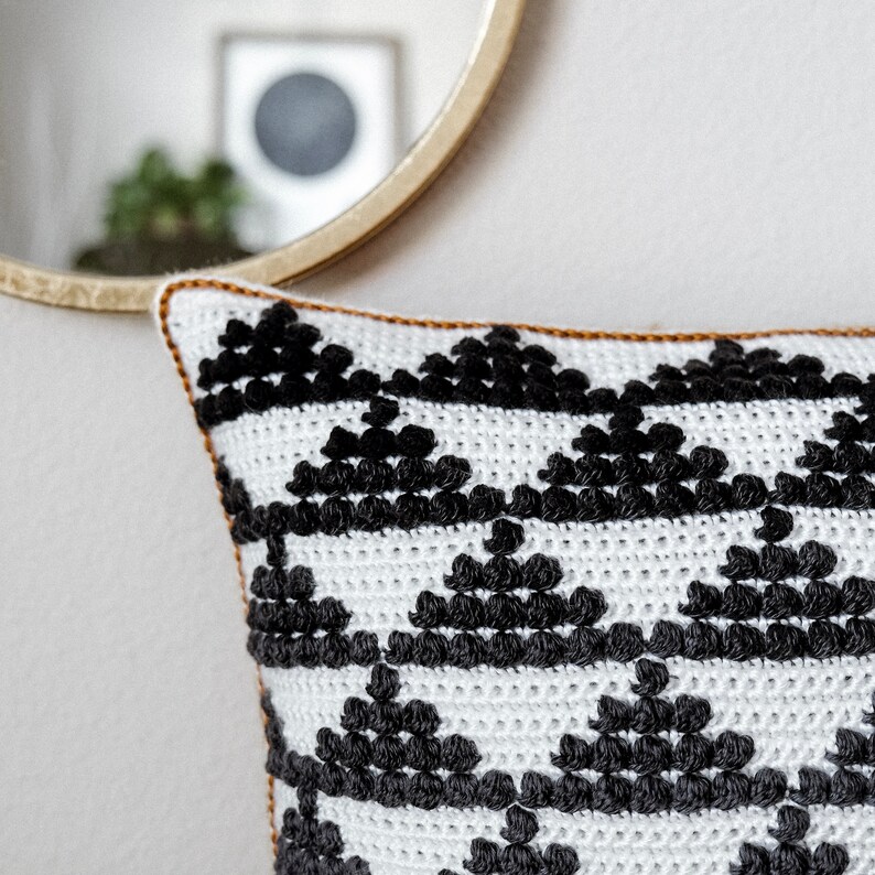 CROCHET PATTERN // Decorative Pillow Throw Pillow Triangle - Etsy