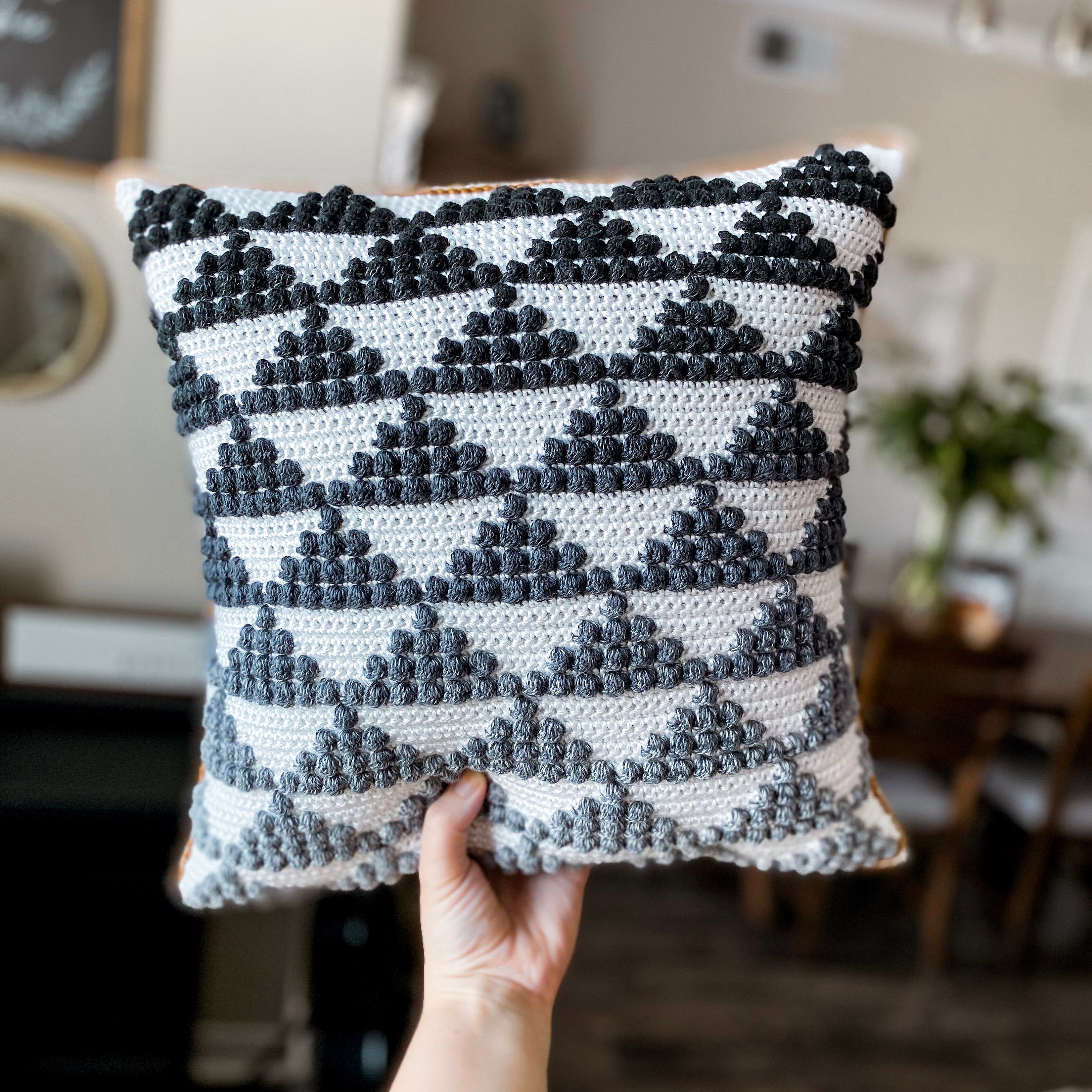 CROCHET PATTERN // Decorative Pillow Throw Pillow Triangle - Etsy