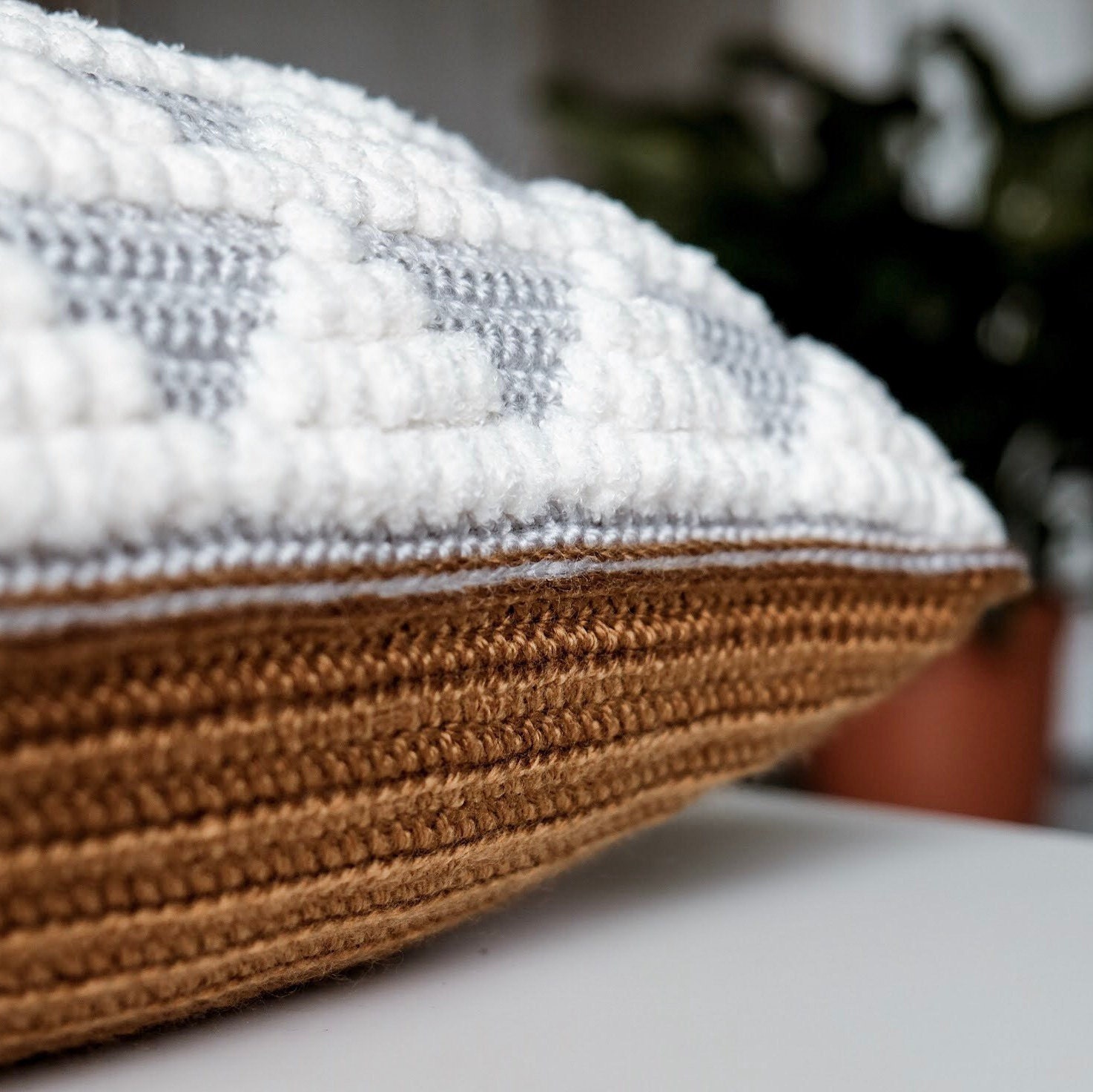 CROCHET PATTERN // Decorative Pillow Throw Pillow Triangle - Etsy