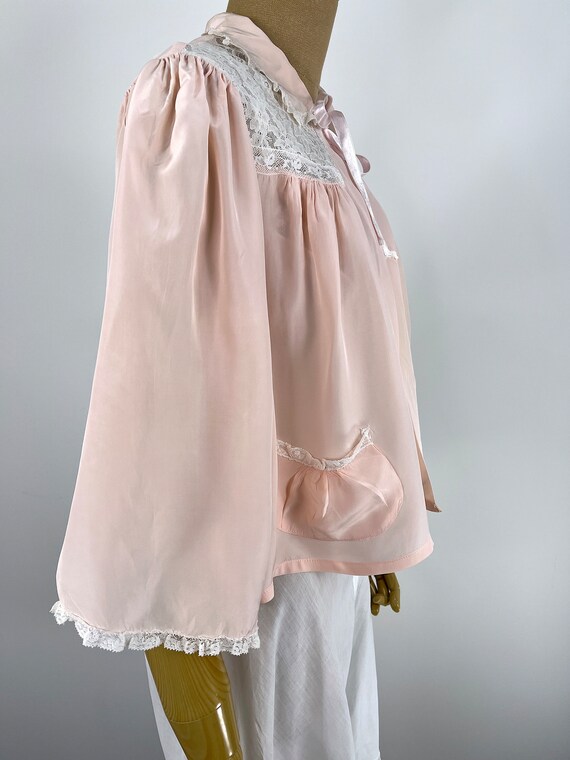 Vintage 1950s Pale Pink Bed Jacket with Front Lace Yo… - Gem