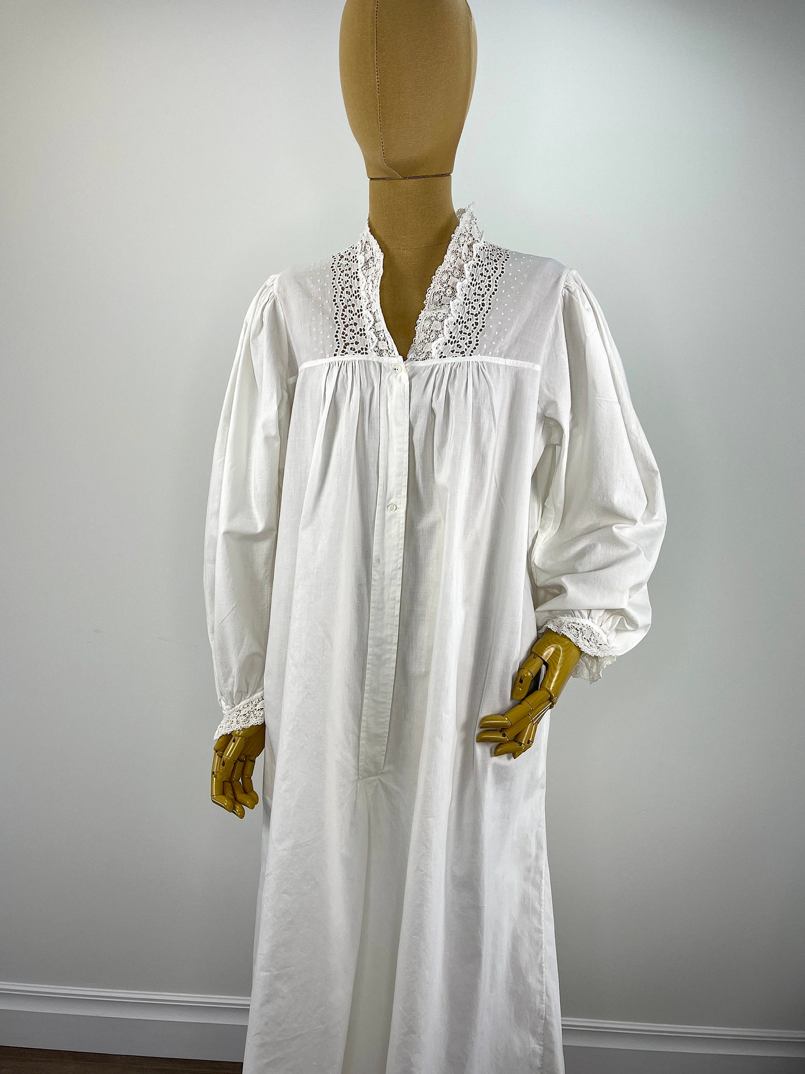 Vintage White Cotton Nightgown With Swiss Dots Eyelet and - Etsy