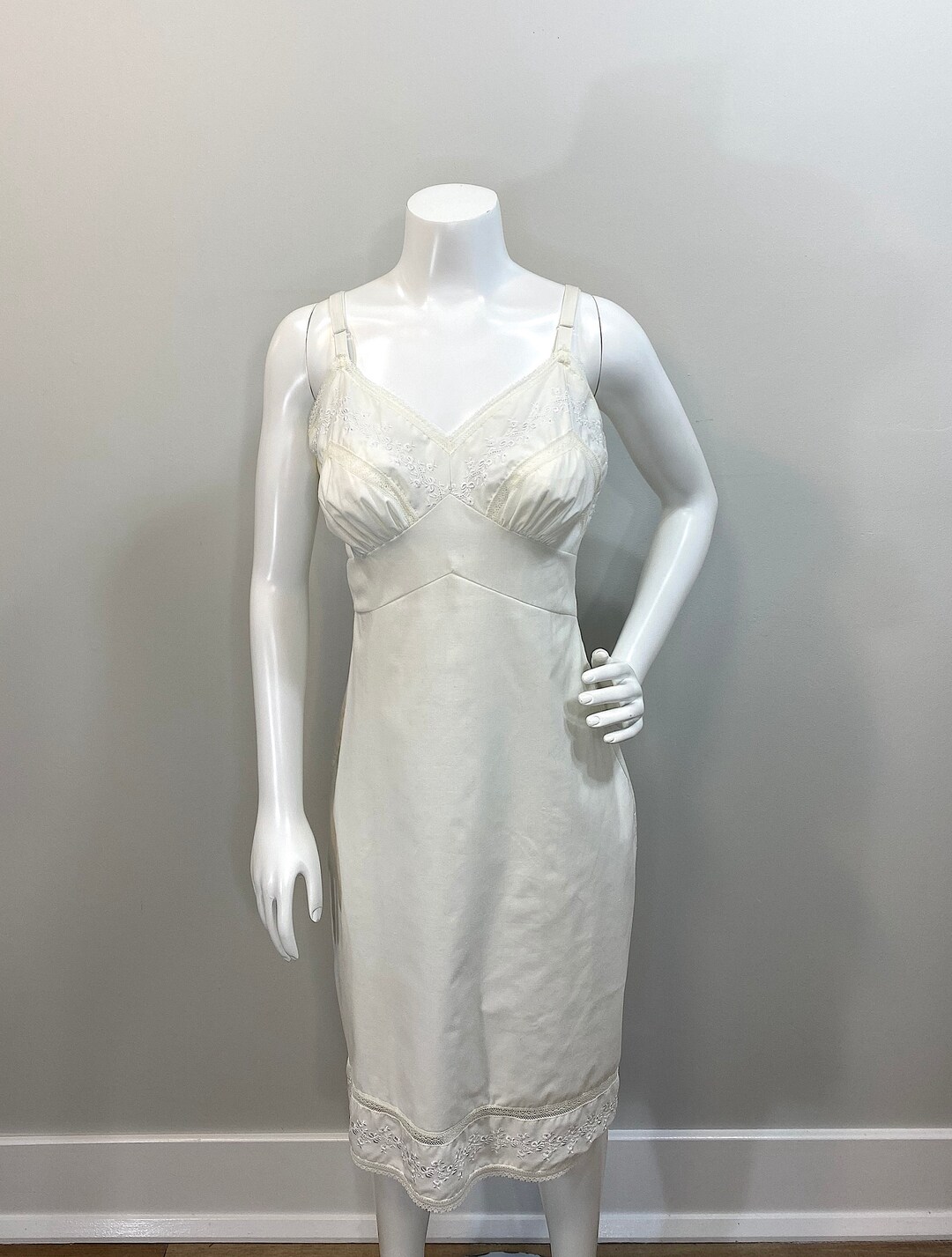 Vintage Mid-century Off-white Polyester and Cotton Slip With Embroidery ...