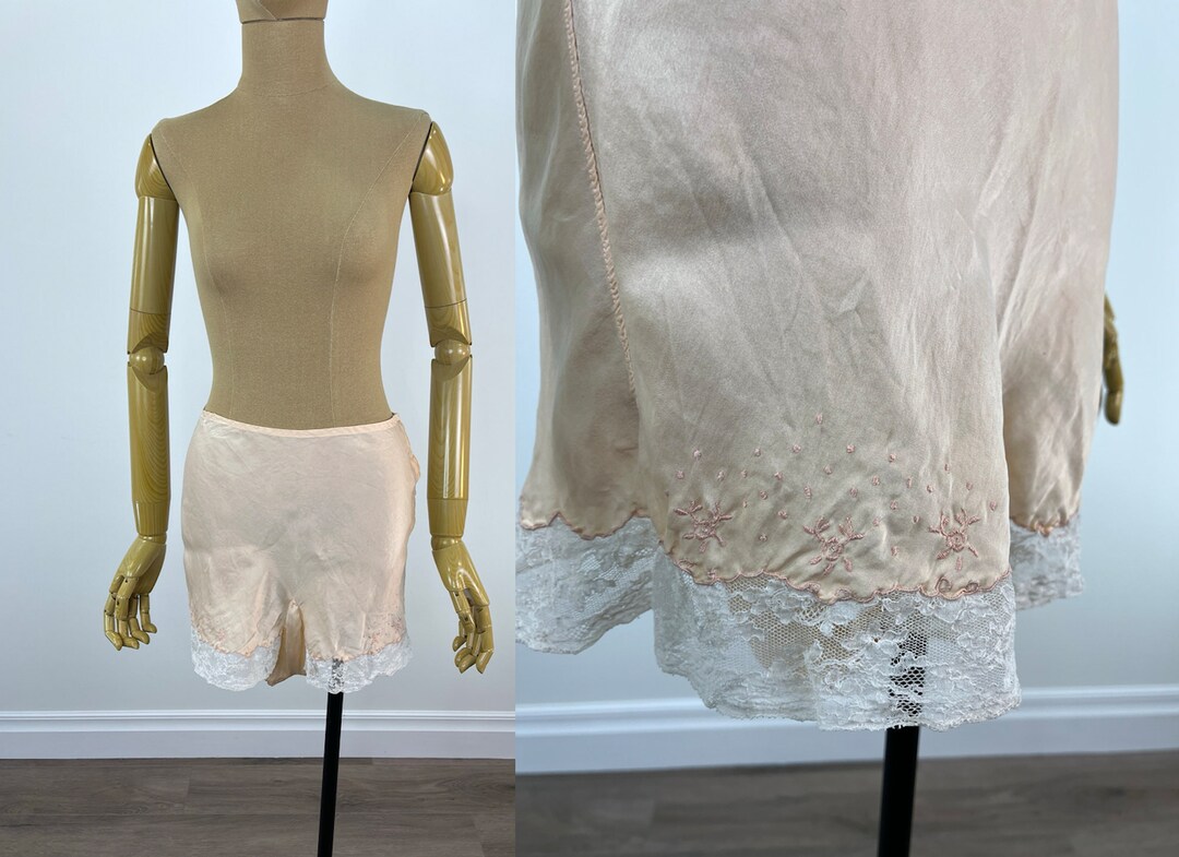 Vintage 1920s/1930s/1940s Peach Silk Tap Pants With Side Button Closure ...