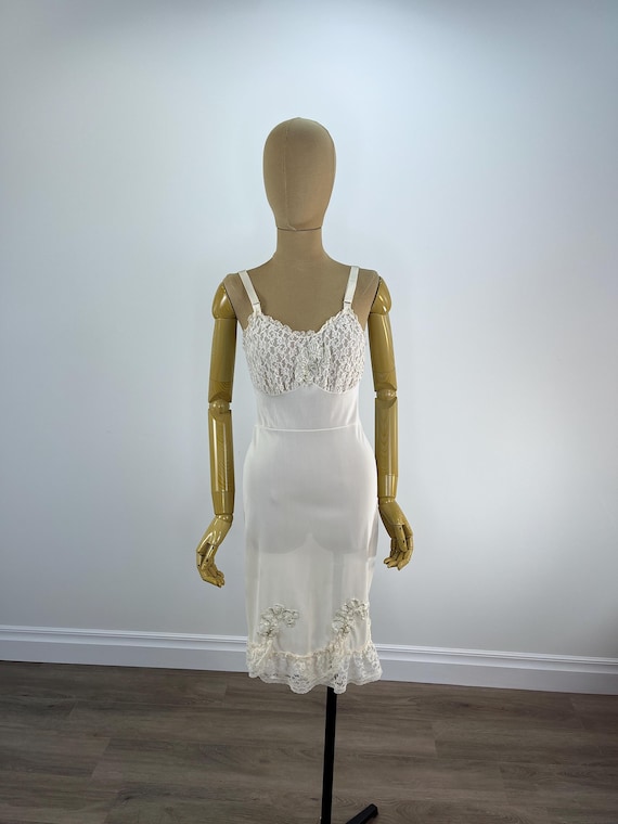 Vintage 1950s Ivory Nylon Slip with Lace Bodice and L… - Gem