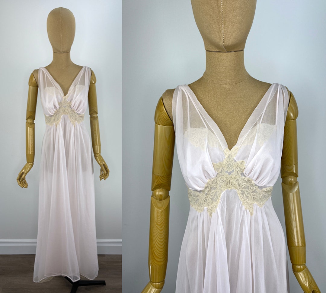 Vintage 1950s/1950s Pale Pink Negligee With Lace Details. Vintage ...