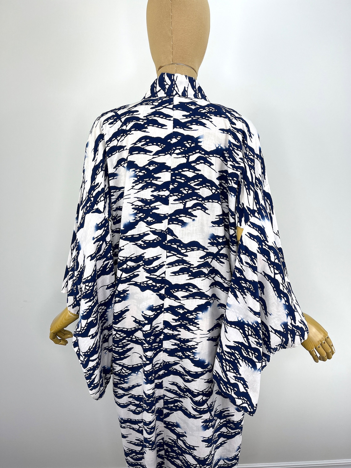 Vintage 1970s Navy and White Cotton Hitoe Kimono (unlined Kimono). Made ...