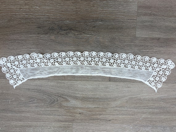 Vintage Early 20th Century Ivory Lace and Mesh Collar - Gem