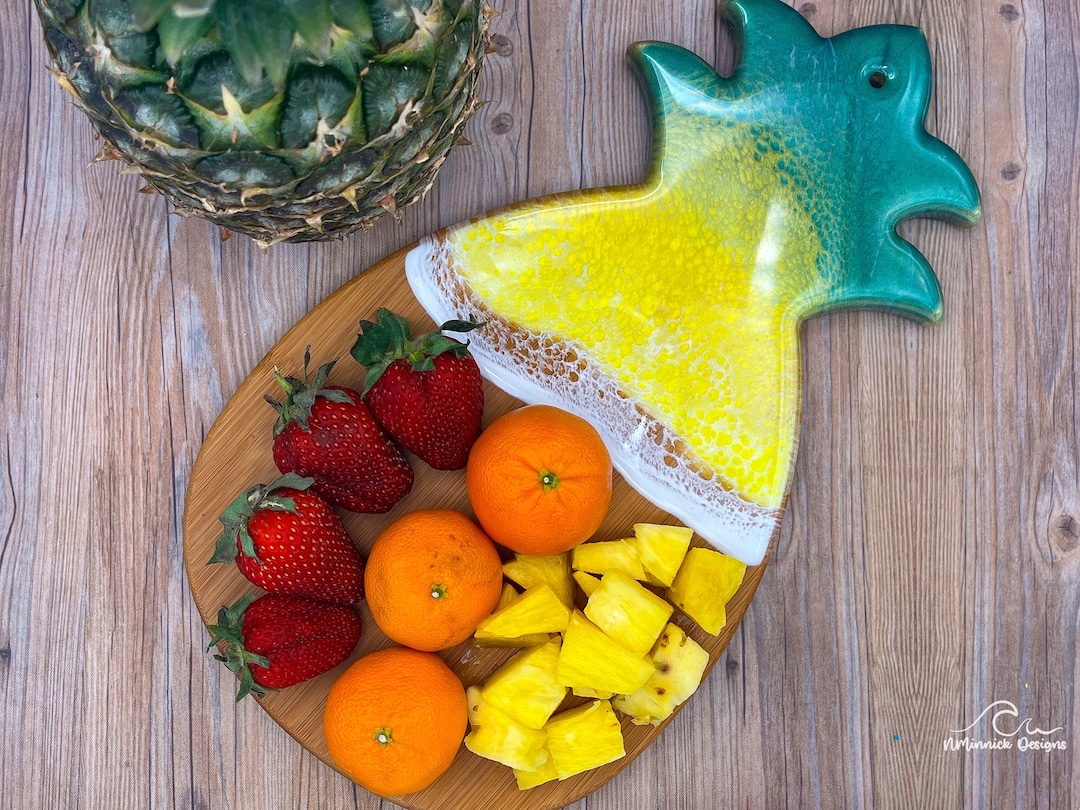 Pineapple Serving Board With Traditional Green and Yellow Pineapple ...