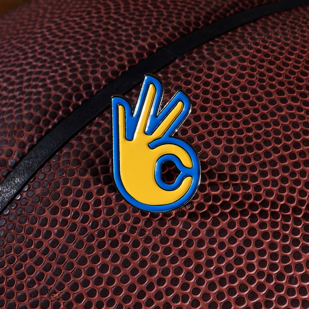 Dubs Lapel Pin - Etsy